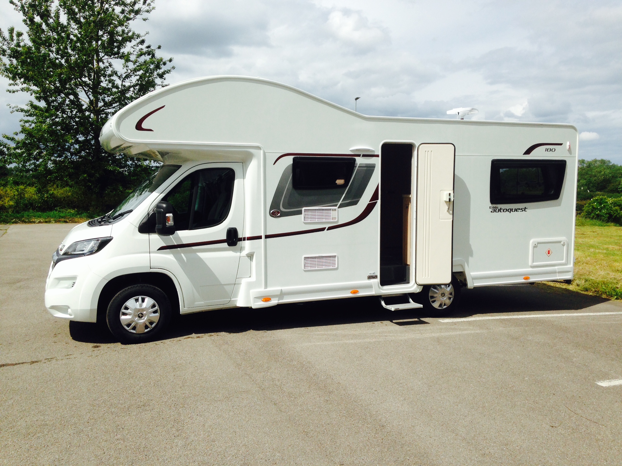 Elddis Autoquest 6-Berth Motorhome Hire darlington - From £80/Night